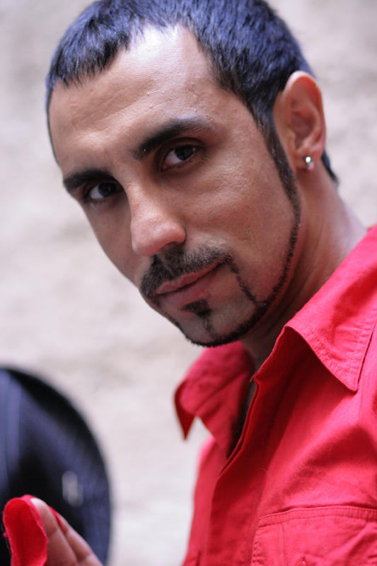 Umut Oğuz Kimdir, Hayatı ve Resimleri