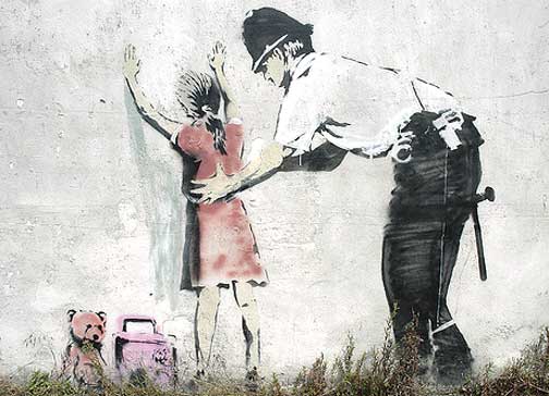 Banksy Kimdir, Hayatı ve Resimleri