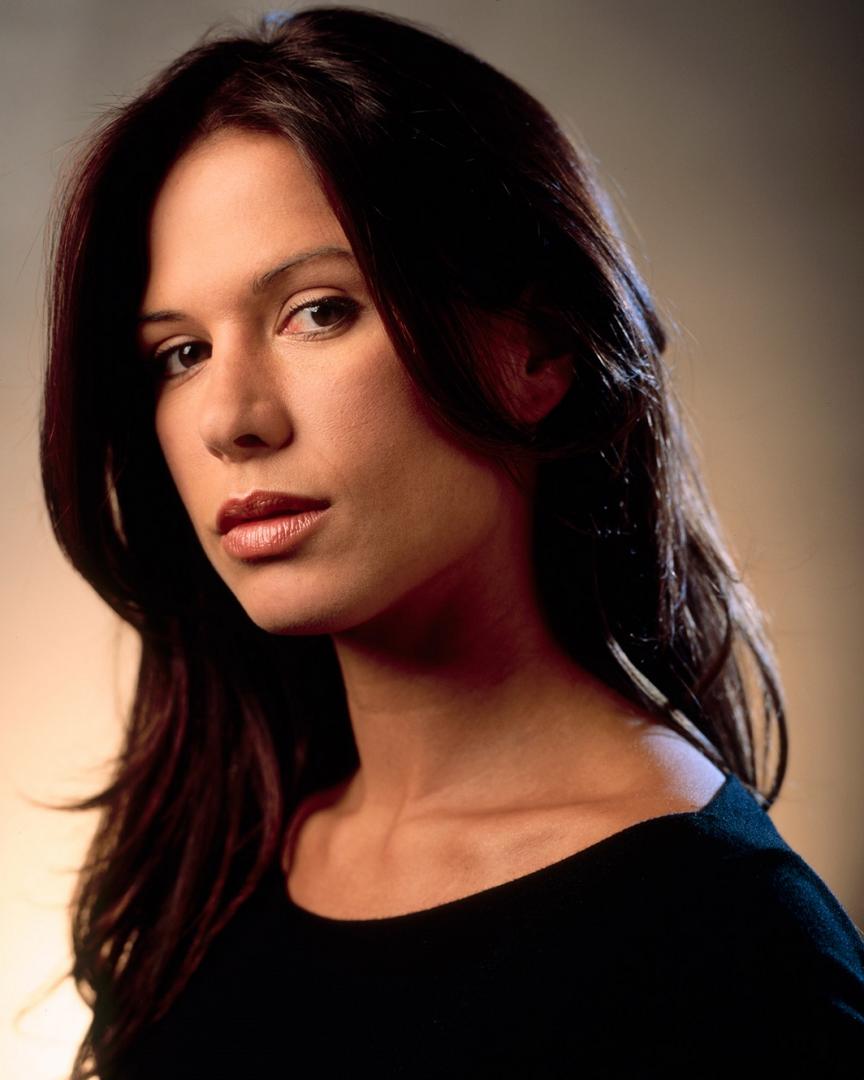 Rhona Mitra Kimdir, Hayatı ve Resimleri