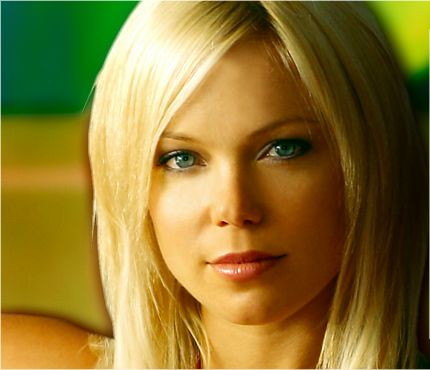 Holly Brisley Kimdir, Hayatı ve Resimleri