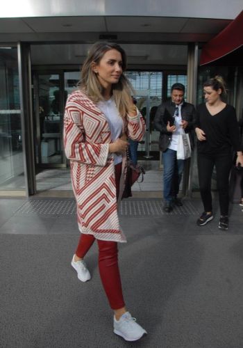 Emina Jahovic Sandal Kimdir, Hayatı ve Resimleri